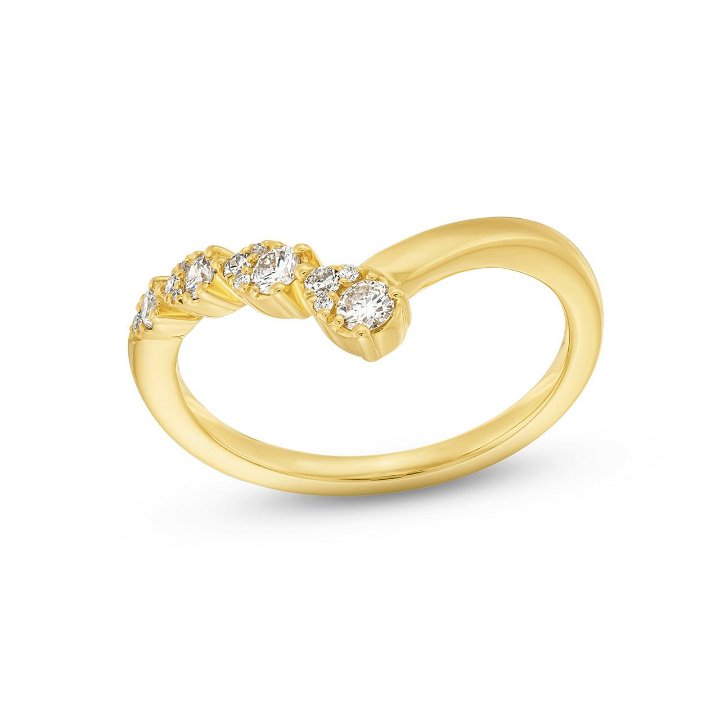 Graduated "V" Shape Diamond Wedding Band | Diamonds Direct